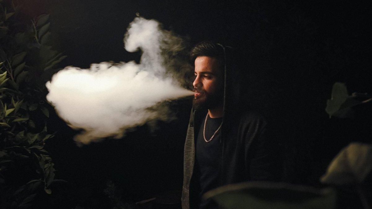 5 Essential Tips for Traveling in Style: Discreet Smoking on the Go ...